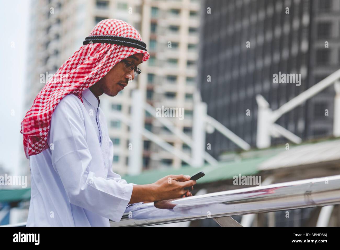 Islamic man using smartphones app organize schedule agenda focus on ...
