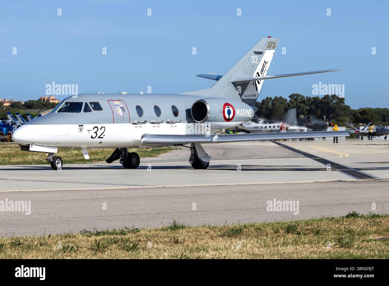 Dassault Falcon 10 Stock Photo - Alamy