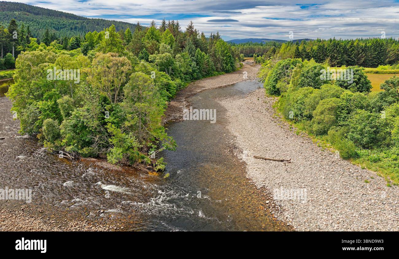 River Dee Aboyne Aberdeenshire Scotland June 2025 low water around the ...