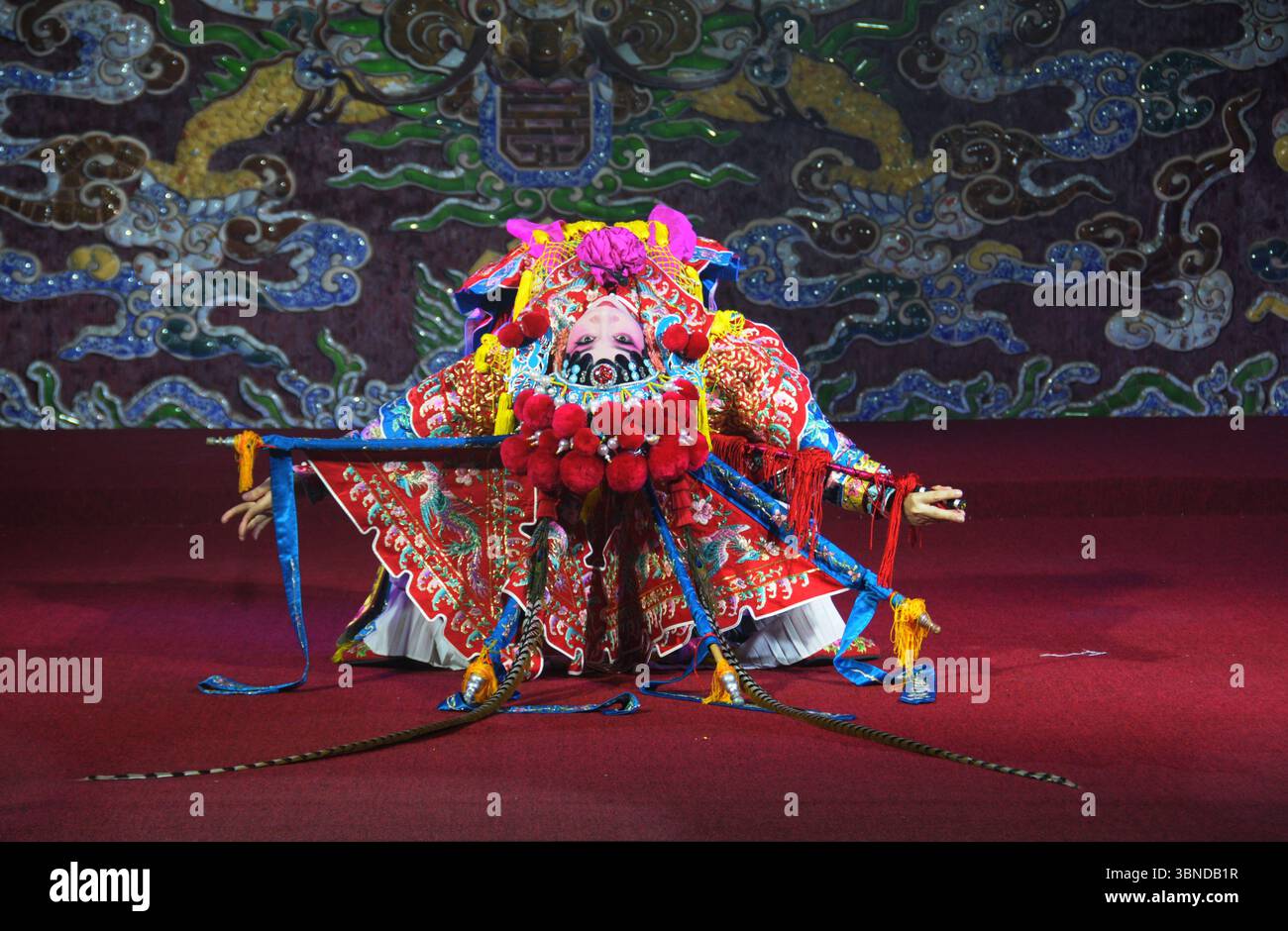 (250702) -- HUE, July 2, 2025 (Xinhua) -- A traditional Chinese opera ...