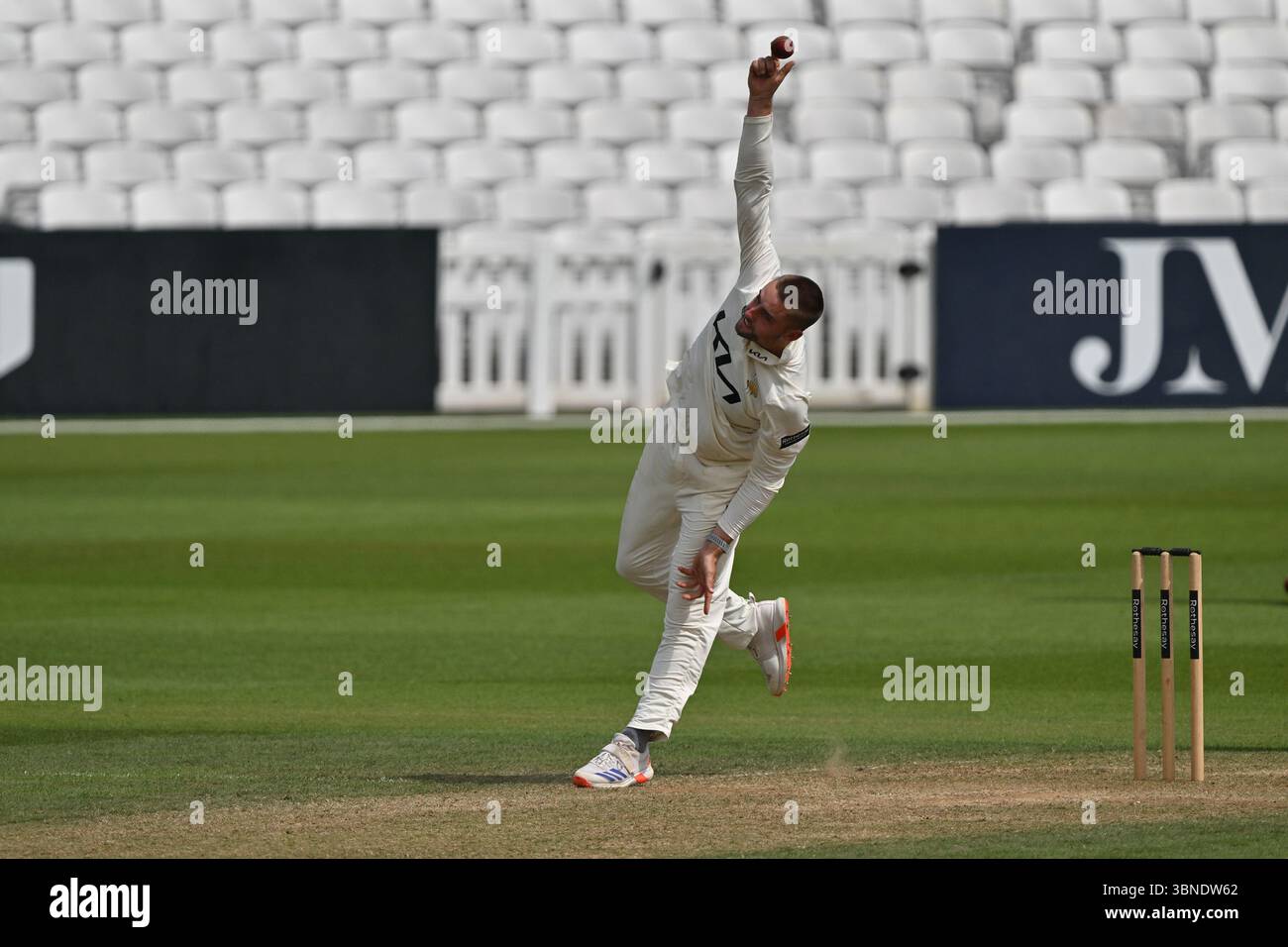 Will jacks cricket england bowling hi-res stock photography and images ...