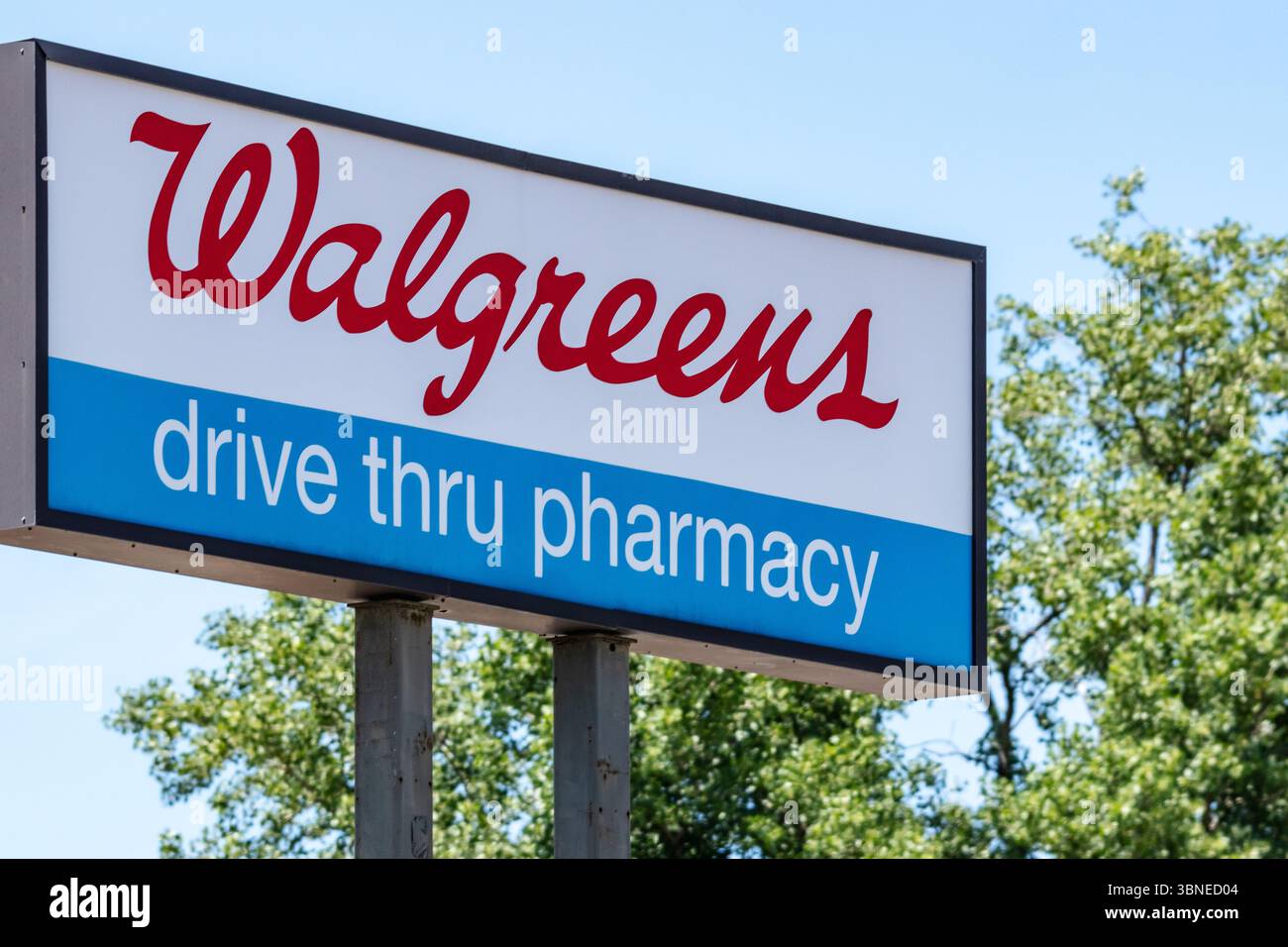Walgreens Drive Thru Pharmacy sign close up Stock Photo - Alamy