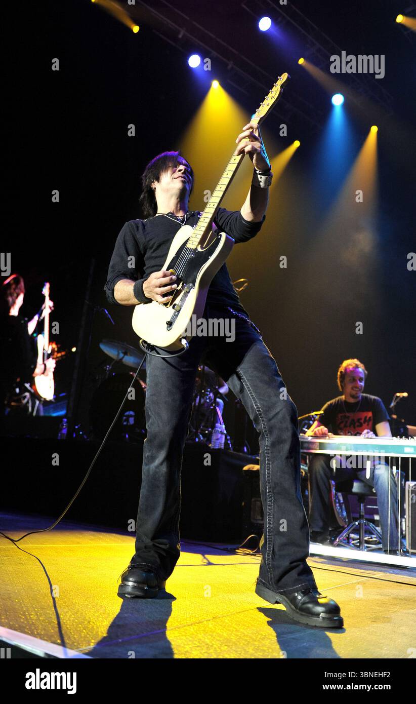 Darius Rucker band performs at the O2 Arena in London - 17 August 2011 ...