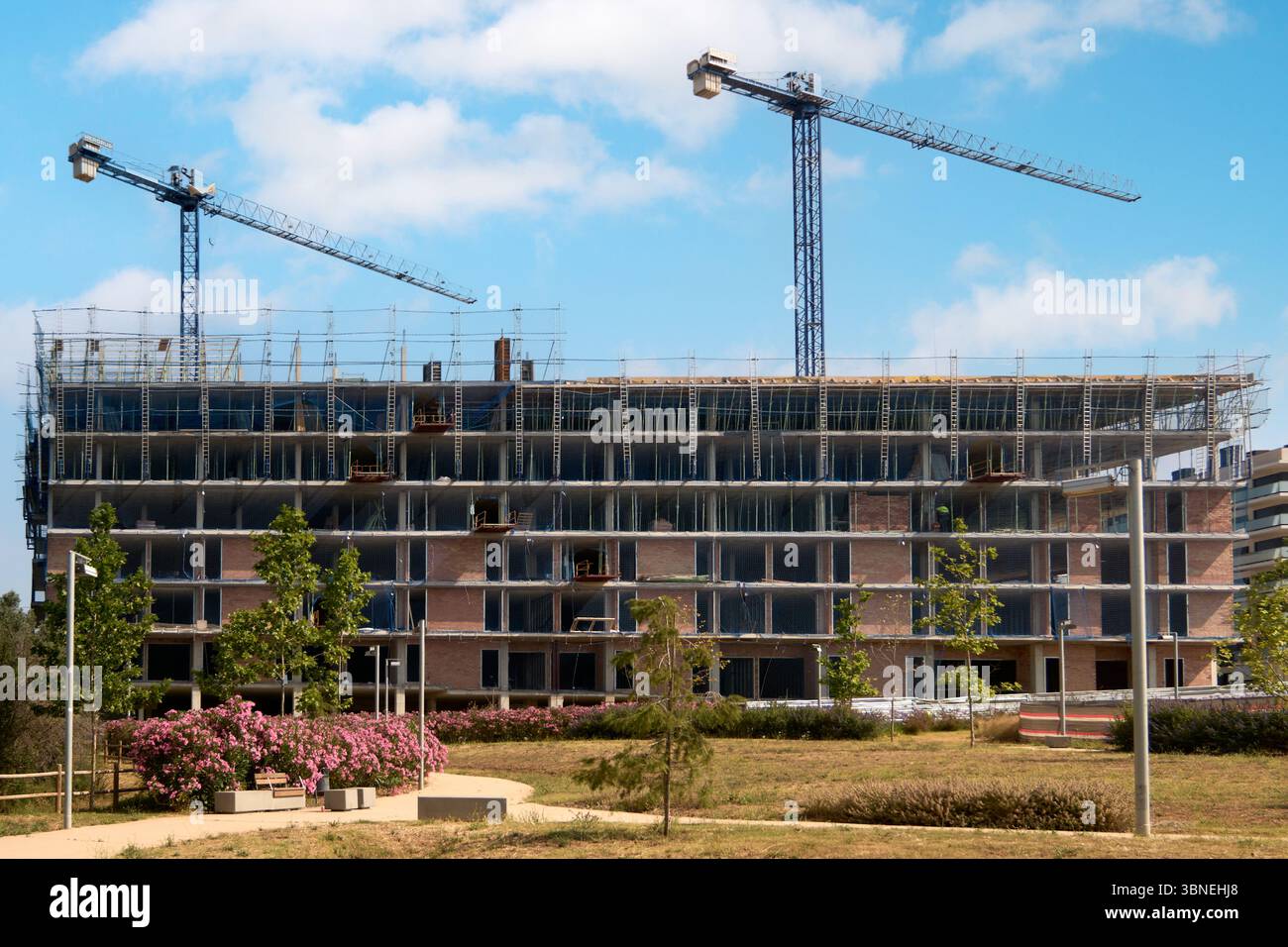 Dynamic construction project in progress hi-res stock photography and ...