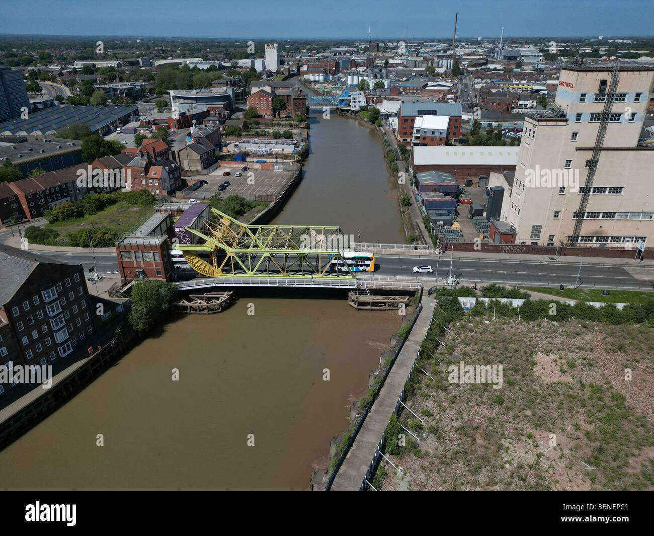 Drypool Bridge, bridge over the river Hull, Scherzer rolling lift ...
