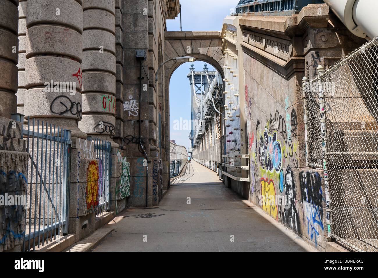 Manhattan Bridge walkway, New York City Stock Photo - Alamy