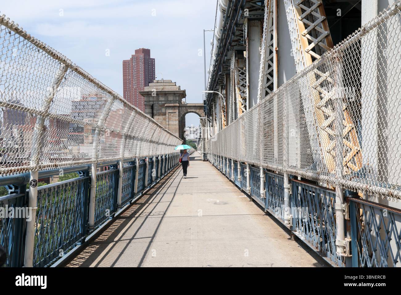 Manhattan Bridge walkway, New York City Stock Photo - Alamy