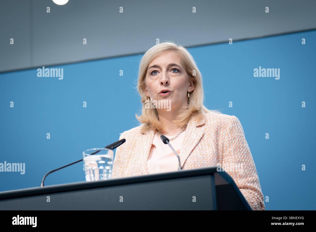 Pressekonferenz, Bundesgesundheitsministerin, Nina Warken Berlin ...