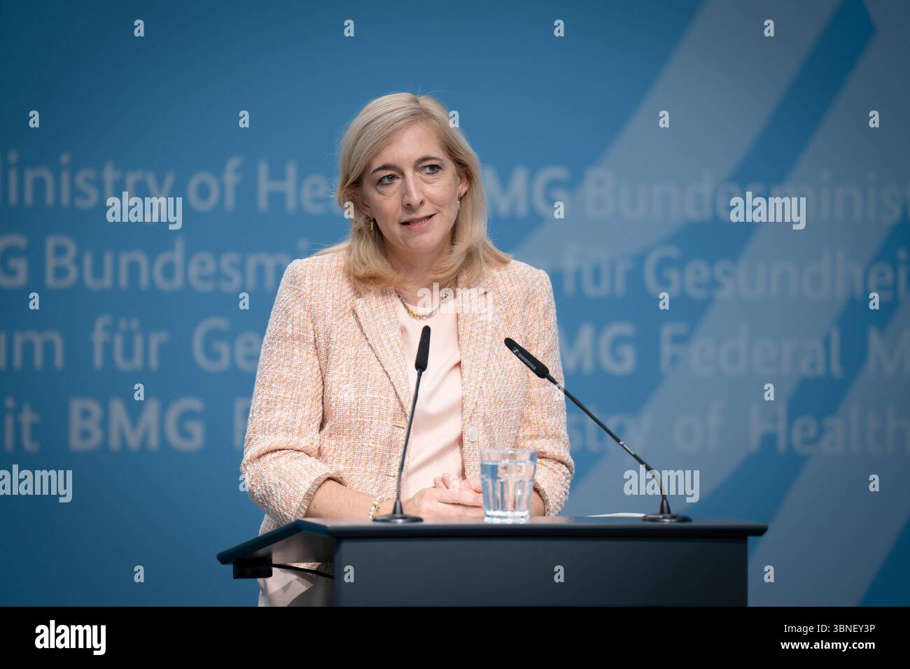 Pressekonferenz, Bundesgesundheitsministerin, Nina Warken Berlin ...