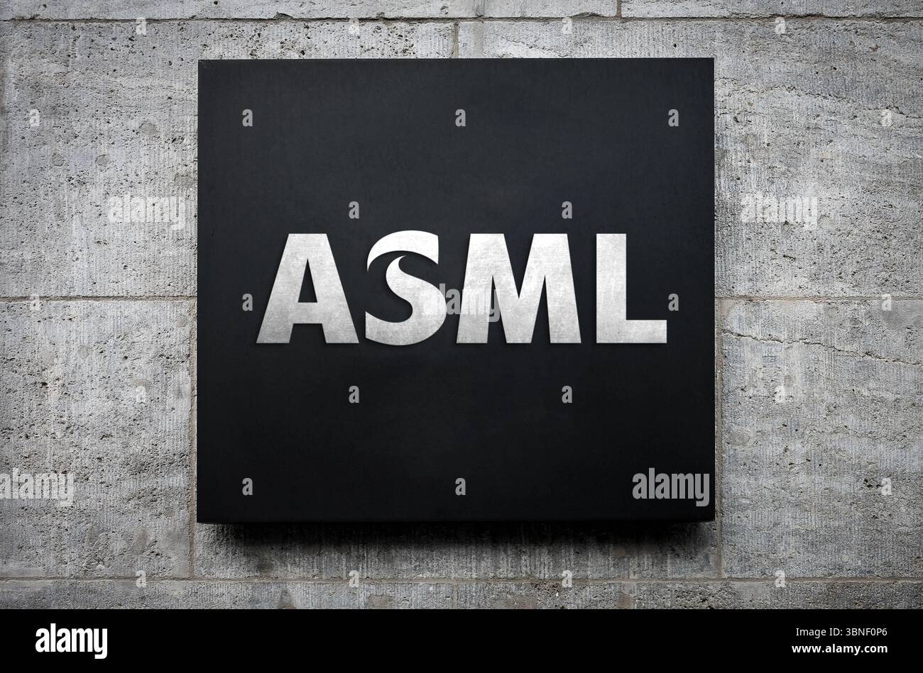 ASML Holding - Powering Advanced Chipmaking with Cutting-Edge Lithography Stock Photo - Alamy