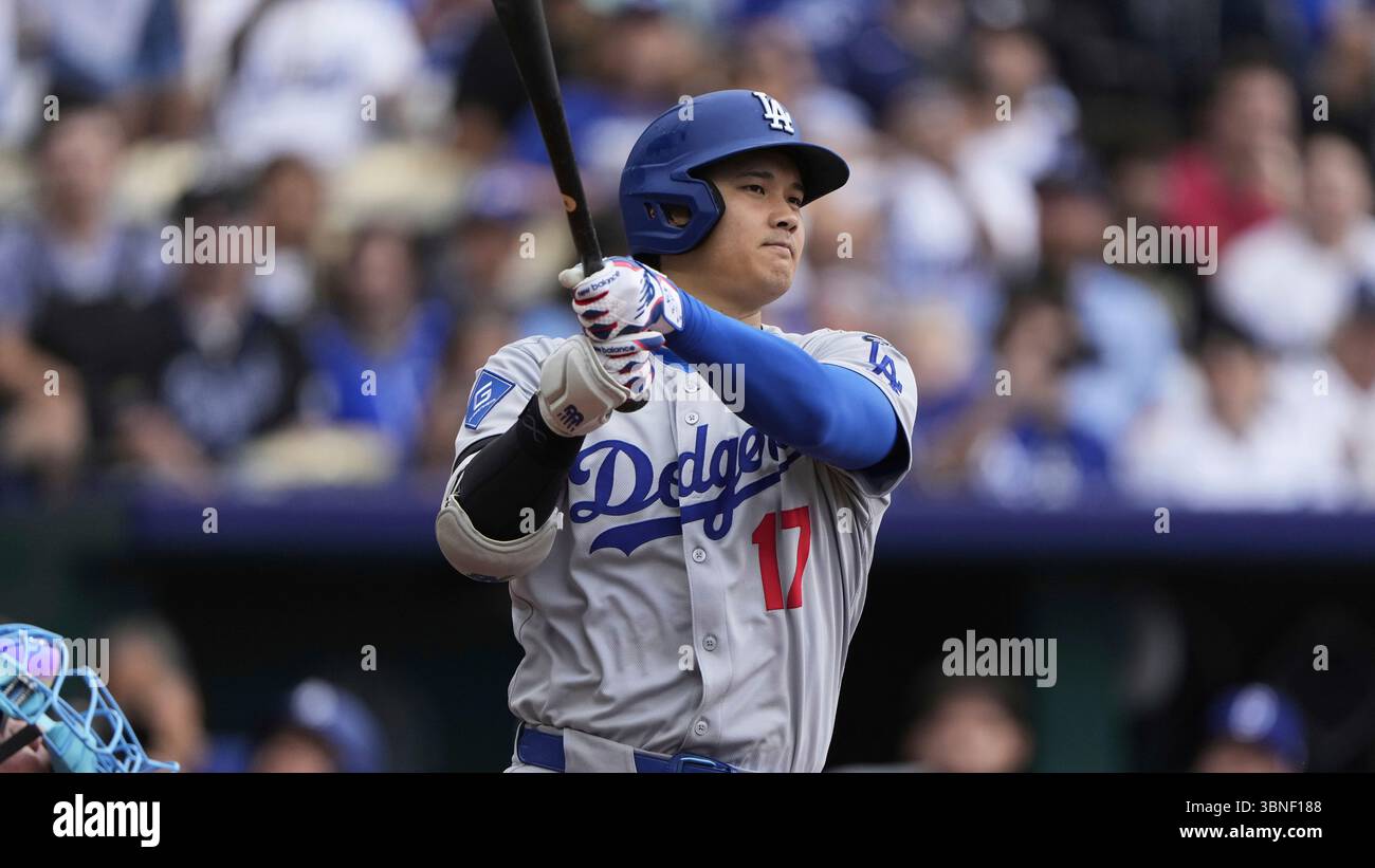 Los Angeles Dodgers' Shohei Ohtani bats during the first inning of a ...