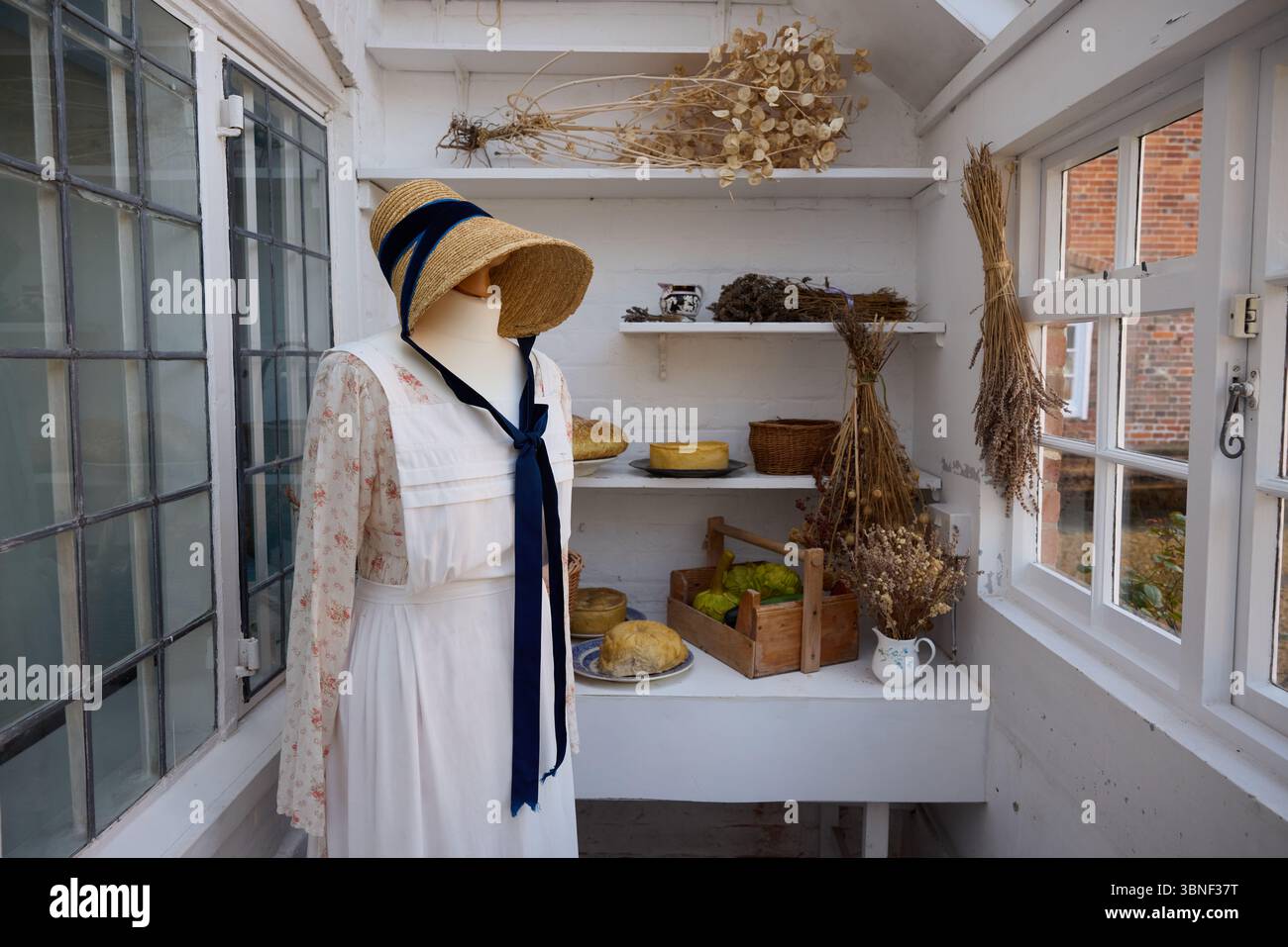 Jane austen chawton house interior hi-res stock photography and images - Alamy