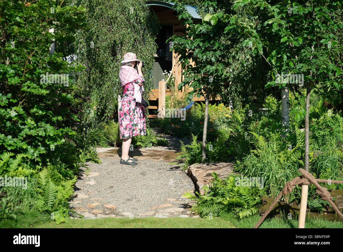 East Molesey, Surrey, UK. 30th June, 2025. A lady takes photos in one ...