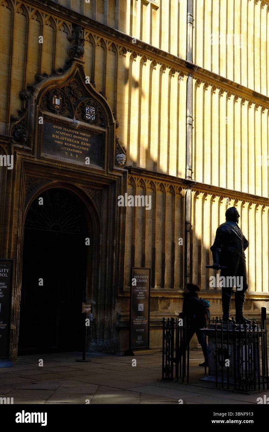 Architectural details of the Bodleian Libraries and Radcliffe Camera at ...