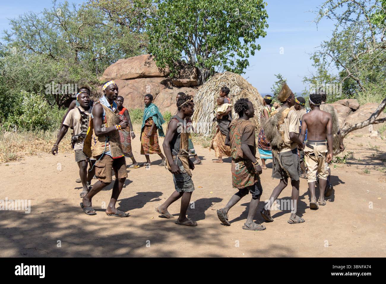 people from the tribe show a circle dance with a song Stock Photo - Alamy