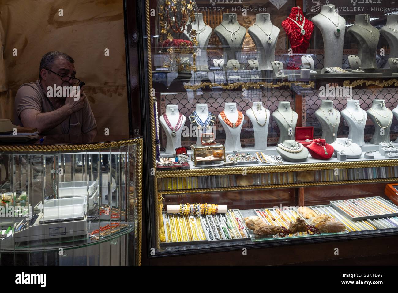 Istanbul, Turkey. June 23rd 2025. A Turkish gold and jewelry dealer and ...