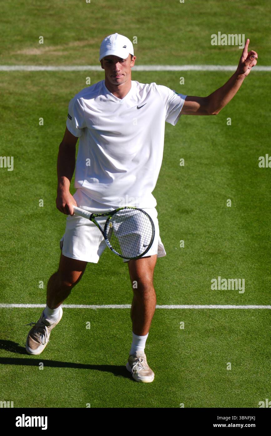 Oliver Tarvet during his match against Carlos Alcaraz on day three of ...