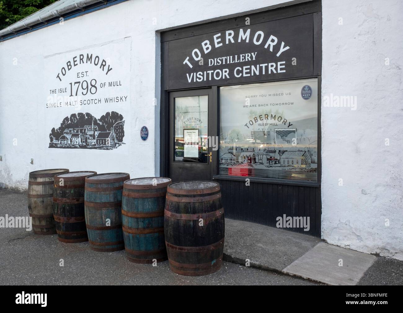 Tobermory whisky distillery, Tobermory, Isle of Mull, Scotland Stock ...