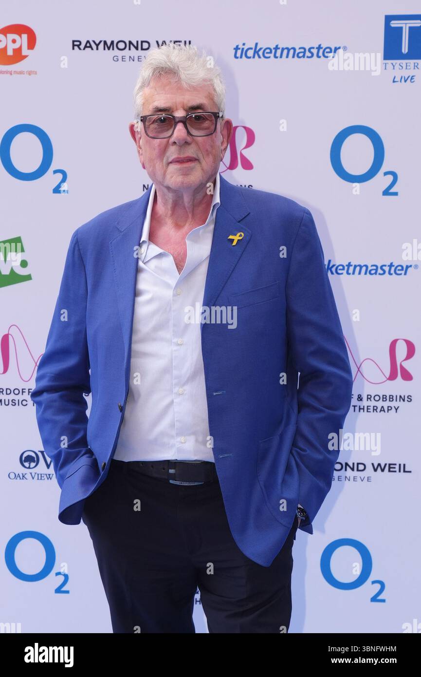 Graham Gouldman attends the Nordoff & Robbins O2 Silver Clef Awards at ...