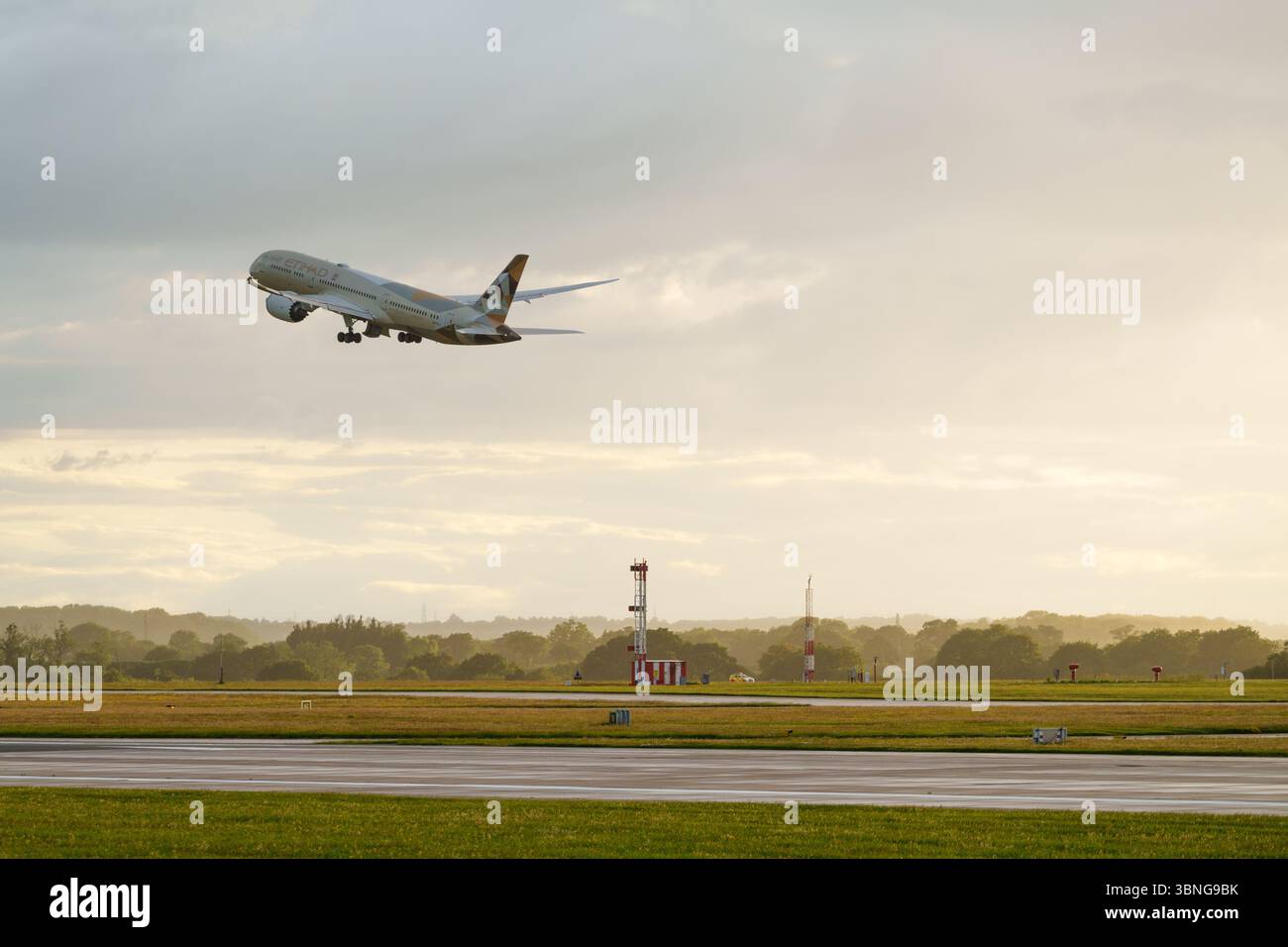 Etihad airways Boeing 787 taking off against a scenic sunset at ...
