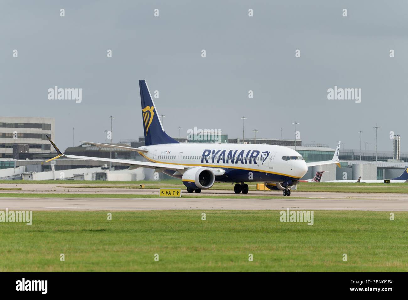 Ryanair liveried Boeing 737 at Manchester international airport Stock ...