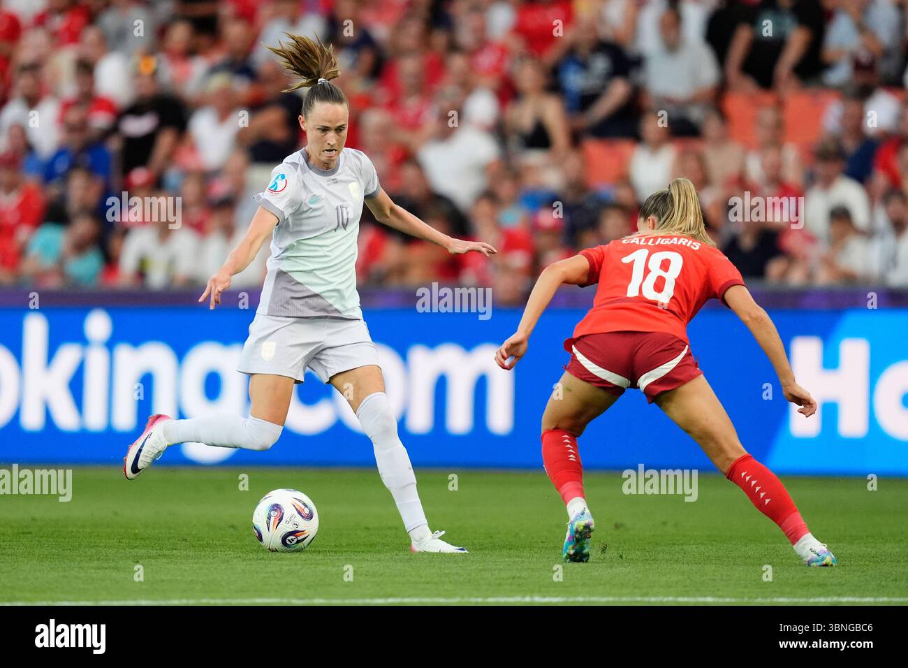 Norway's Caroline Graham Hansen (left) and Switzerland's Viola ...