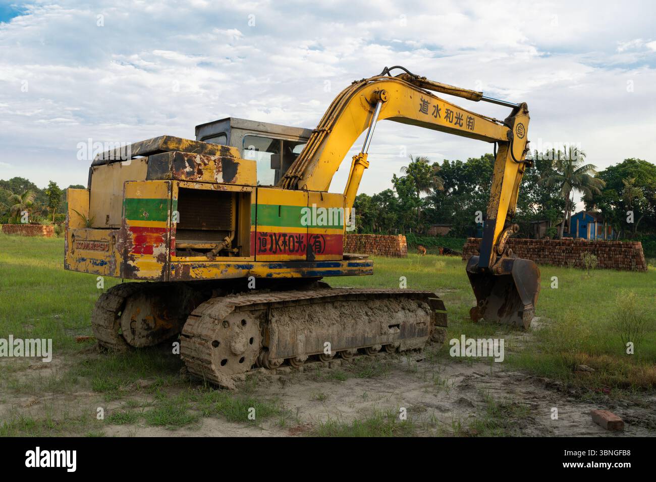 Excavator digging soil on hi-res stock photography and images - Alamy