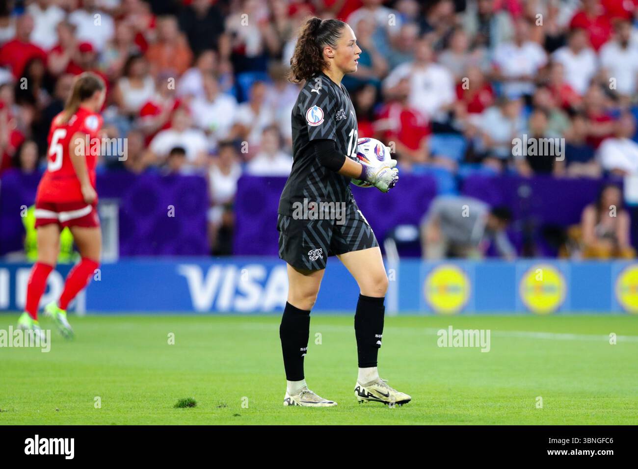 Livia peng hi-res stock photography and images - Alamy