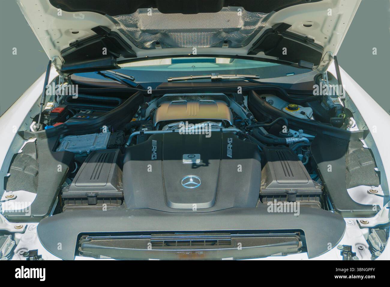 Mechanic raised hood car hi-res stock photography and images - Alamy