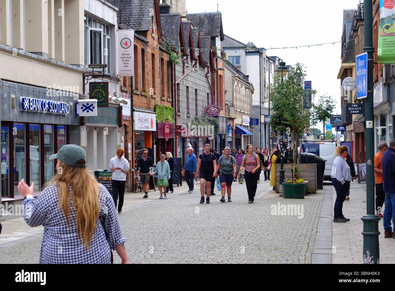 Street scene in Fort William, Scotland UK Stock Photo - Alamy
