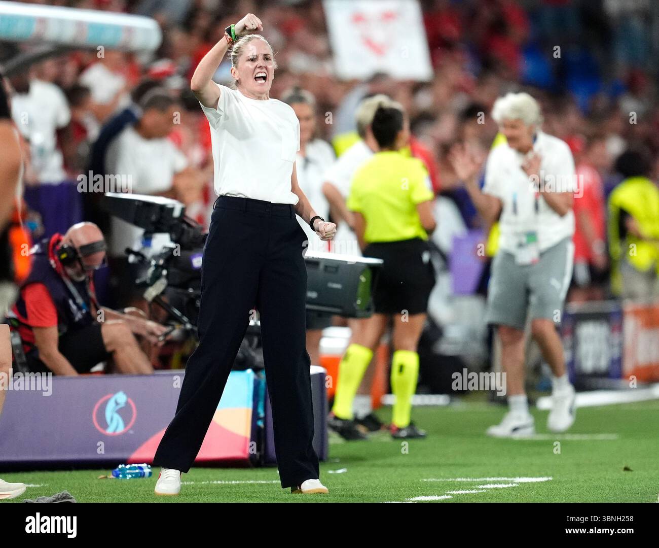 Norway head coach Gemma Grainger (left) celebrates victory as ...