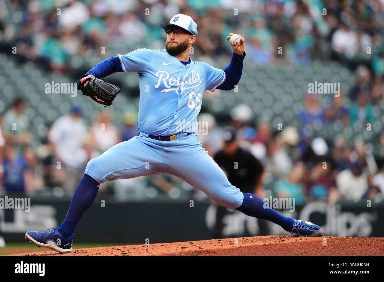 Kansas City Royals starting pitcher Noah Cameron throws against the ...