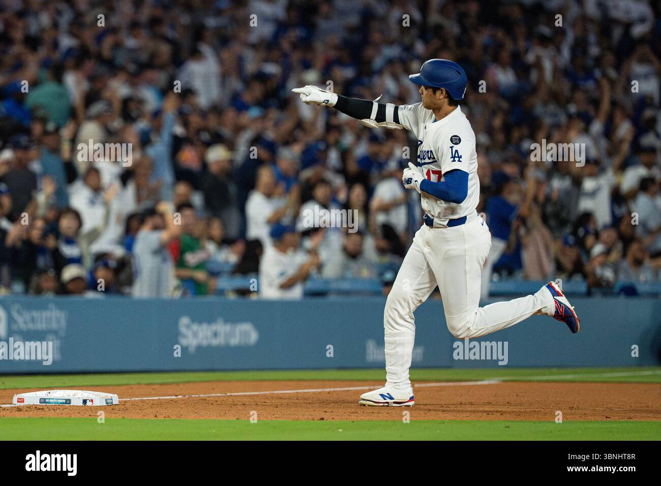 Los Angeles Dodgers two-way player Shohei Ohtani (17) rounds the bases ...