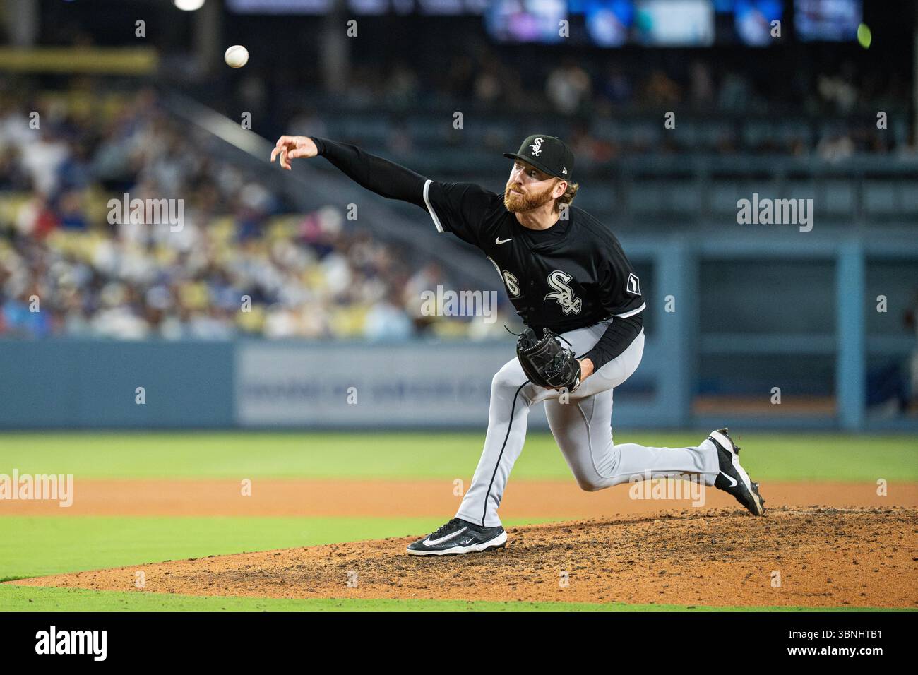 Chicago White Sox pitcher Steven Wilson (36) throws during a MLB game ...