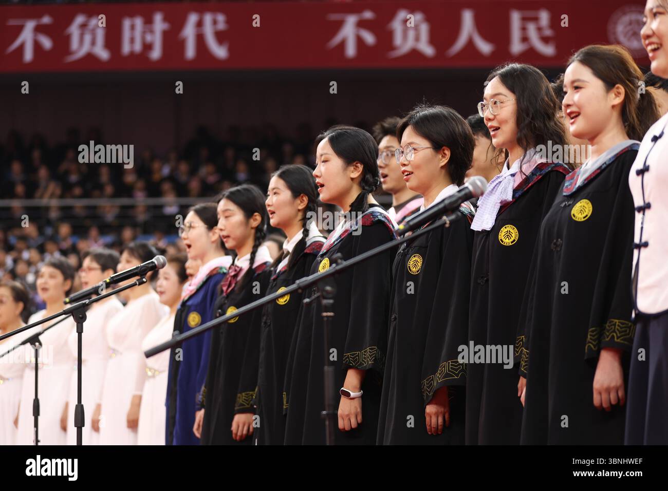 **CHINESE MAINLAND, HONG KONG, MACAU AND TAIWAN OUT** Graduates attend ...