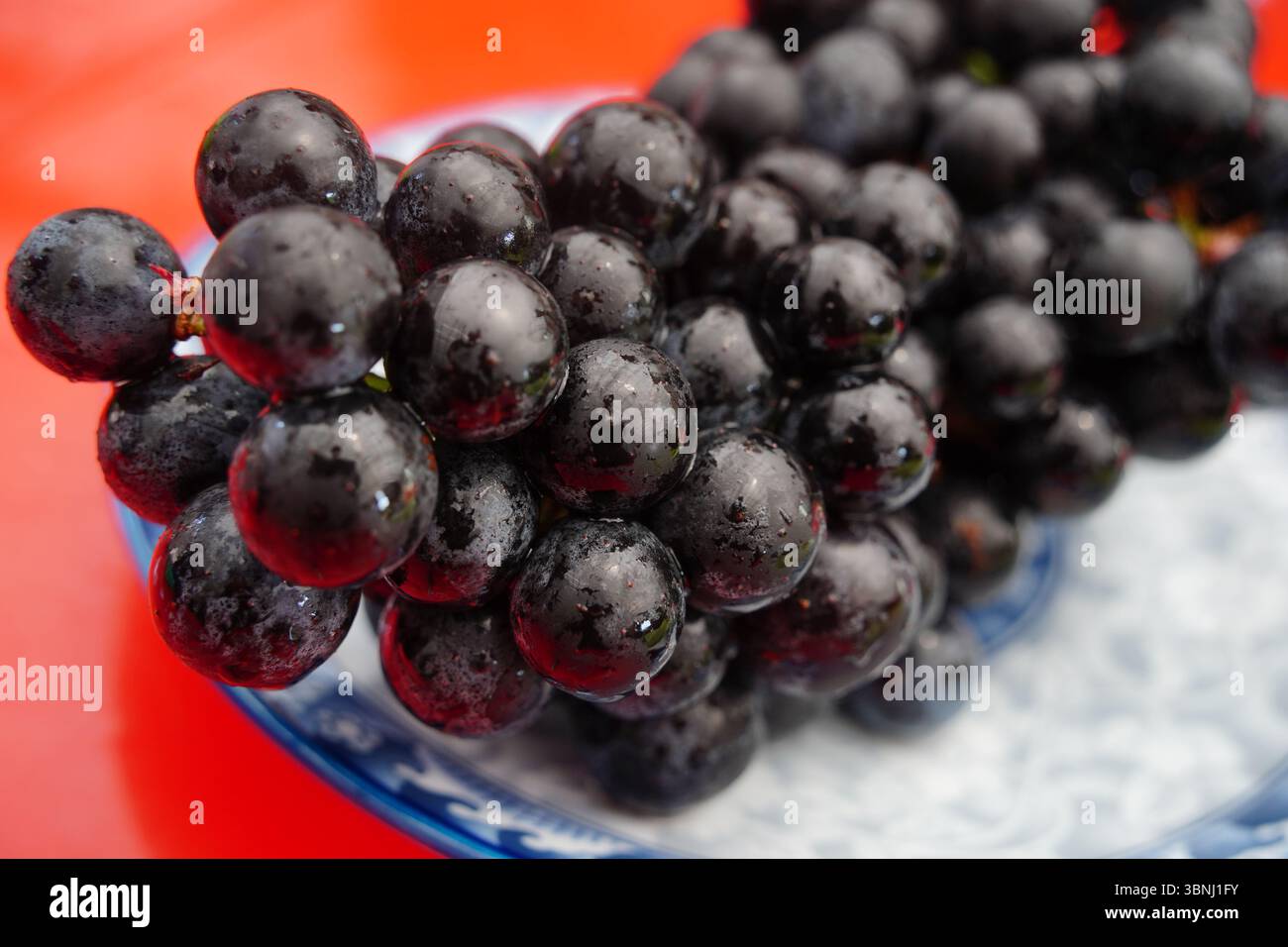 Grape skin shine hi-res stock photography and images - Alamy