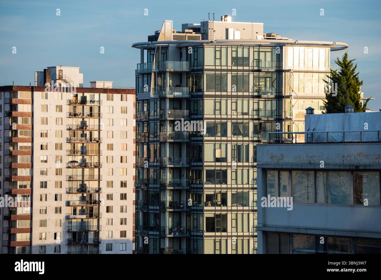 City skyline against sunset beautiful hi-res stock photography and ...