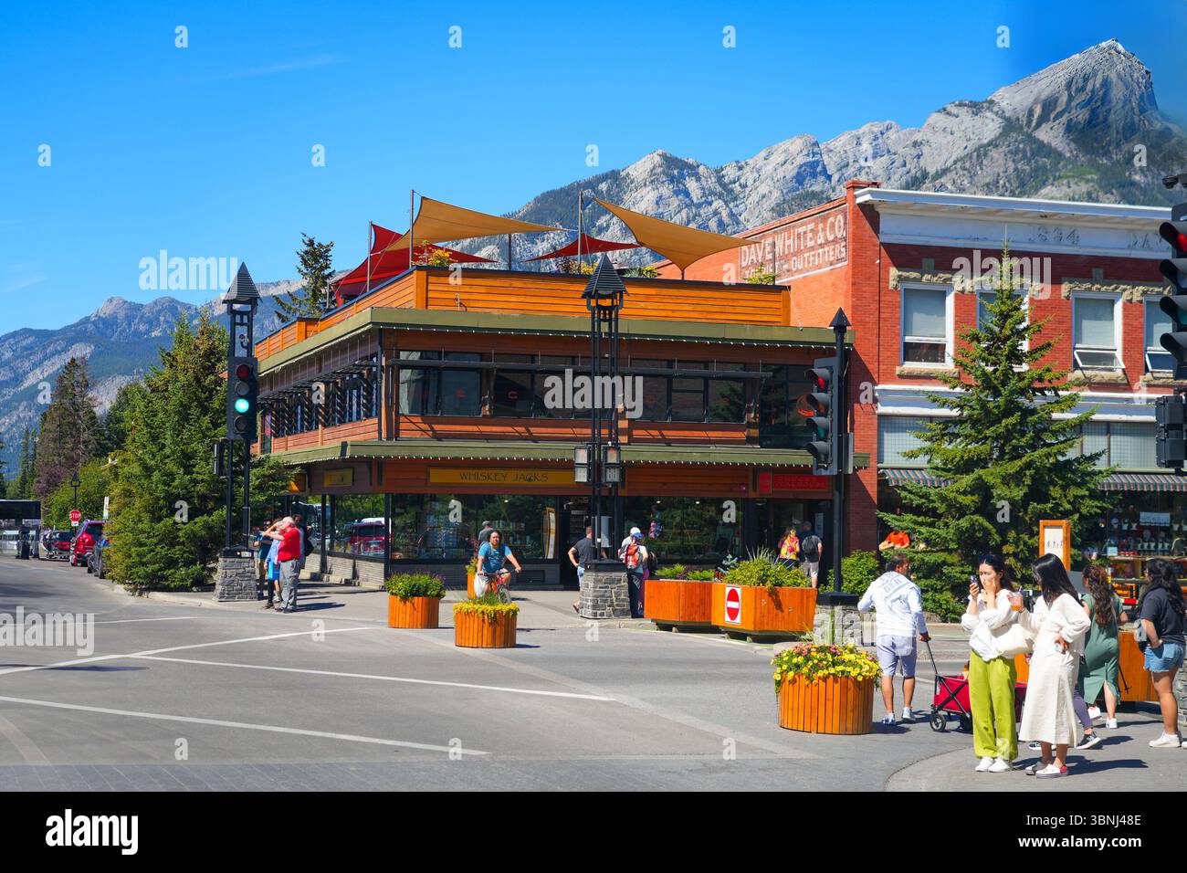 Downtown banff alberta hi-res stock photography and images - Alamy