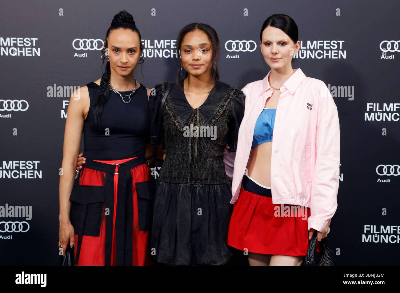 Salber Lee Williams, Sira-Anna Faal und Ruby O. Fee bei der Premiere ...