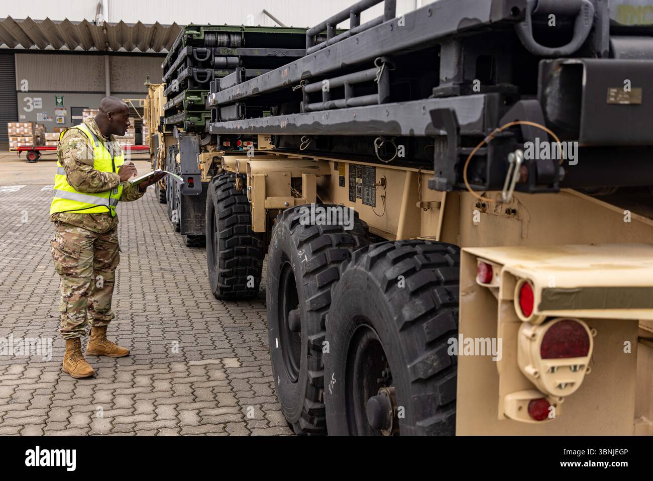 Soldiers of the 8th Theater Sustainment Command work alongside ...