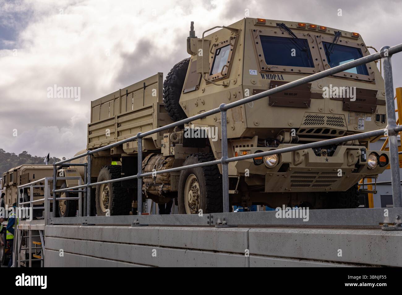 Soldiers of the 8th Theater Sustainment Command work alongside ...