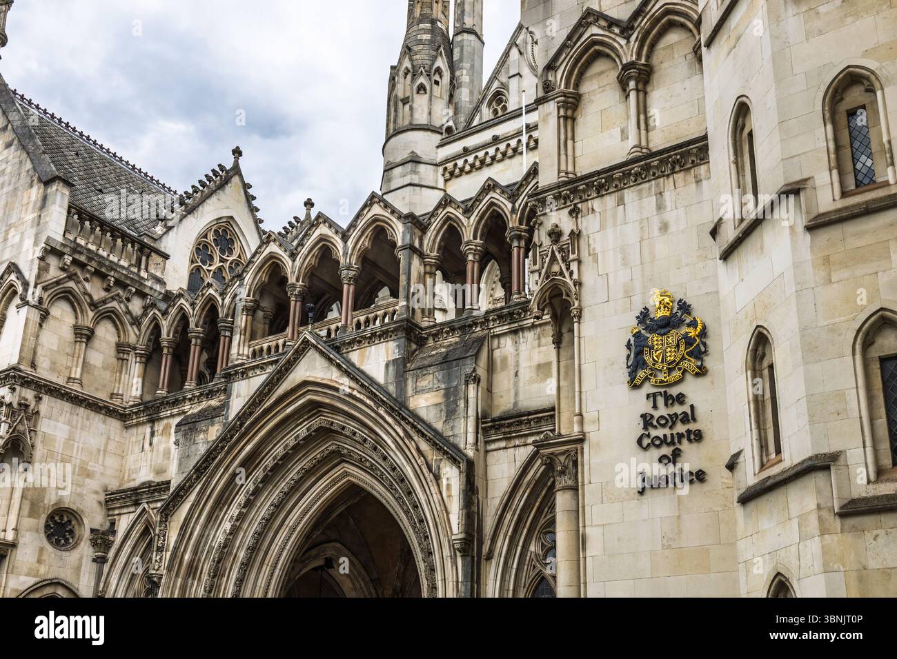 Royal Courts of Justice in London, Victorian Gothic High Court Facade ...