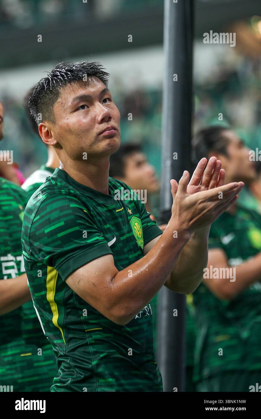 Beijing Guoan Football Club defeated Yunnan Yukun Football Club with 2 ...