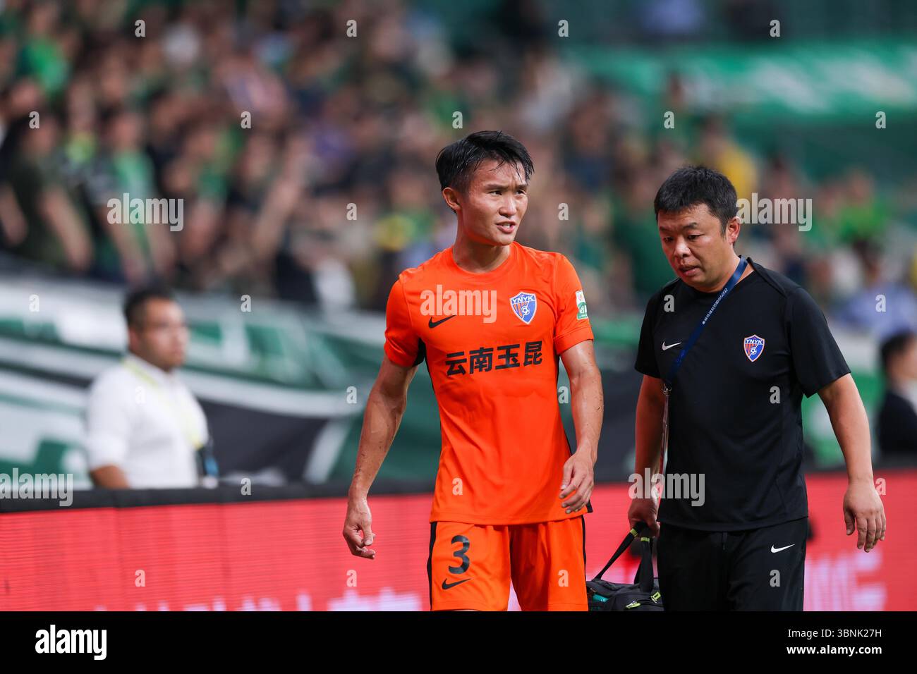 Beijing Guoan Football Club defeated Yunnan Yukun Football Club with 2 ...