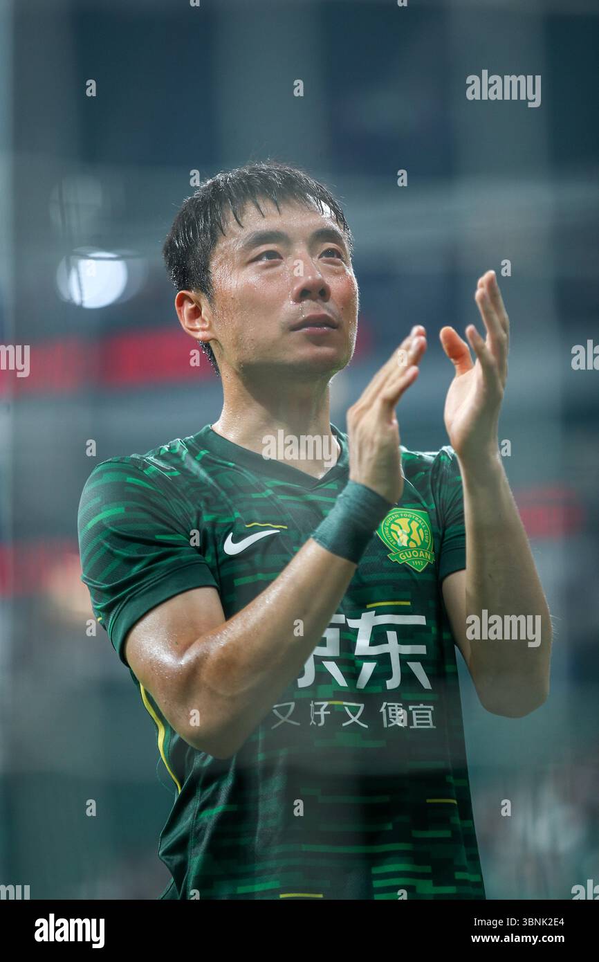 Beijing Guoan Football Club defeated Yunnan Yukun Football Club with 2 ...