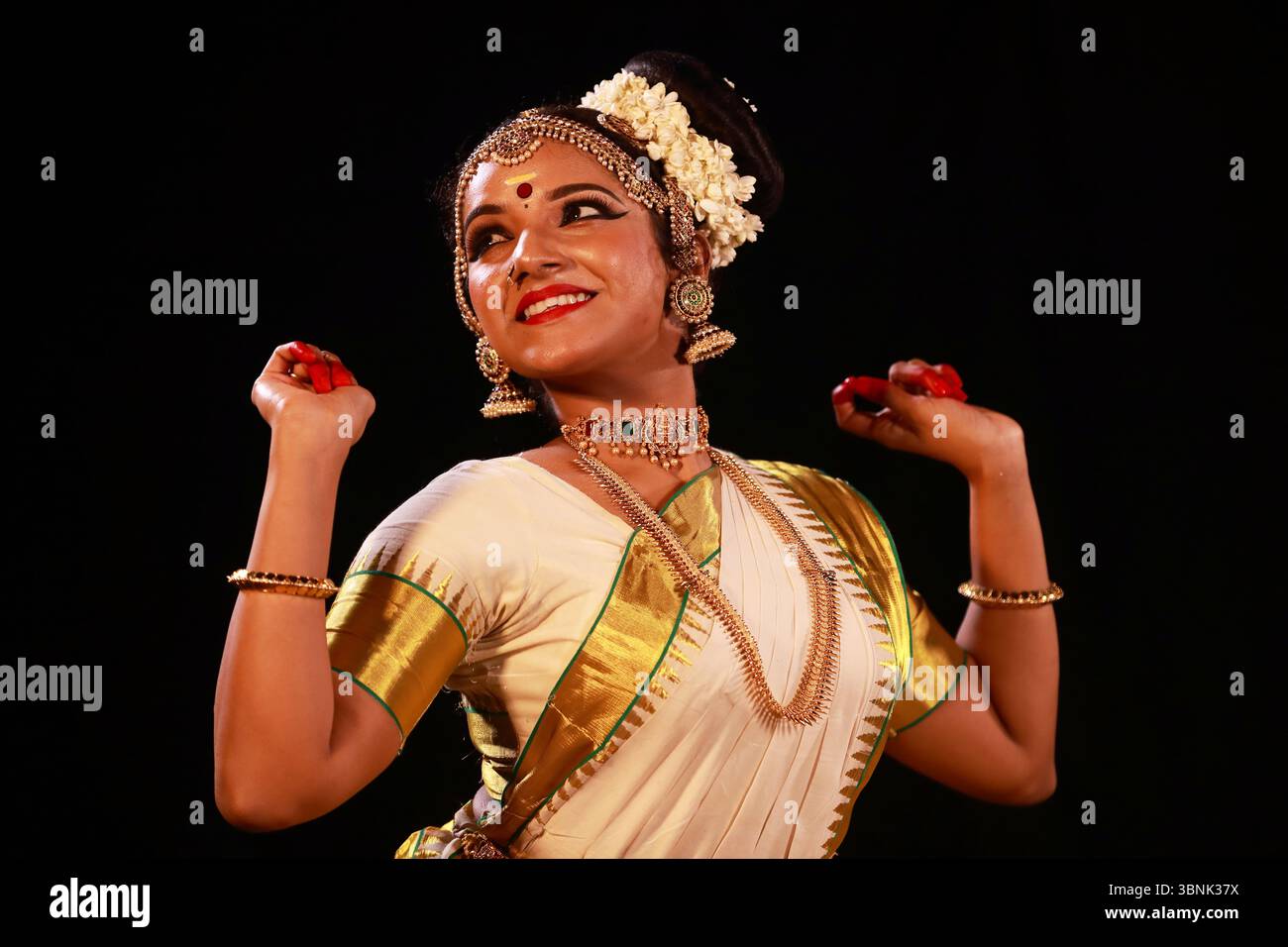 Mohiniyattam is a classical Indian dance form from Kerala, known for ...
