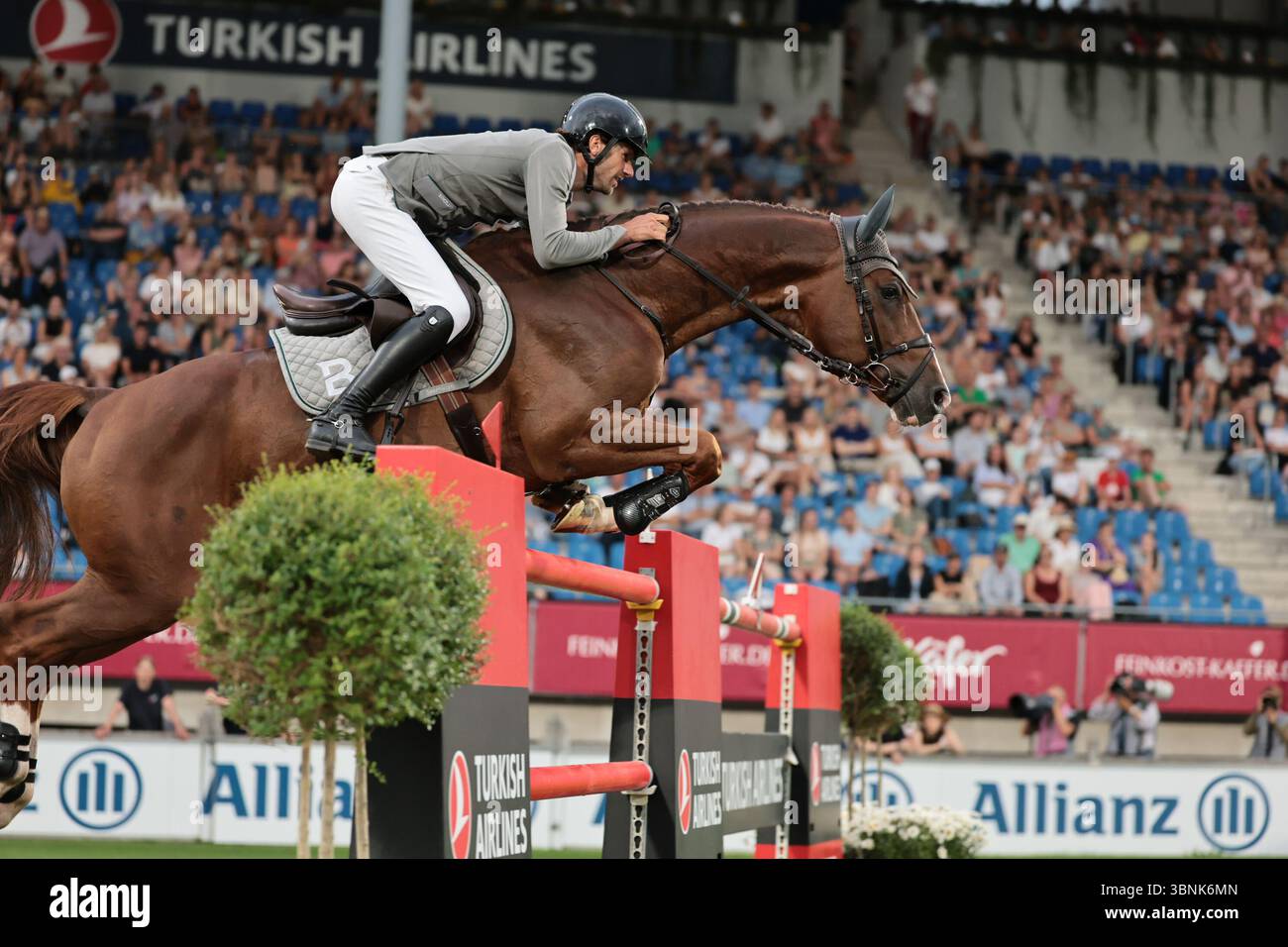 Christian Kukuk of Germany with Chageorge during the Turkish Airlines ...