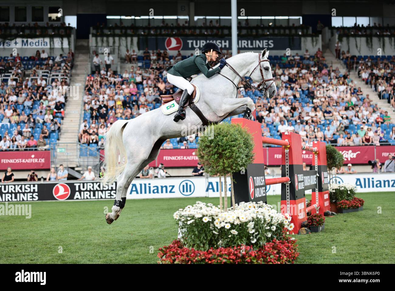 Luciana Diniz of Brazil with Milton Z during the Turkish Airlines-Prize ...