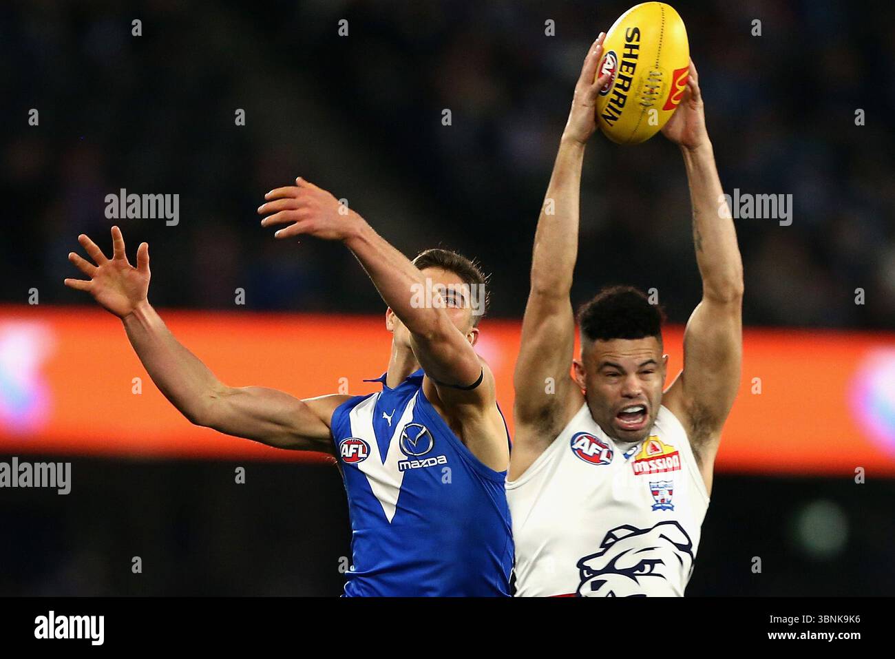 Jason Johannisen of the Bulldogs takes a mark during the AFL Round 17 ...