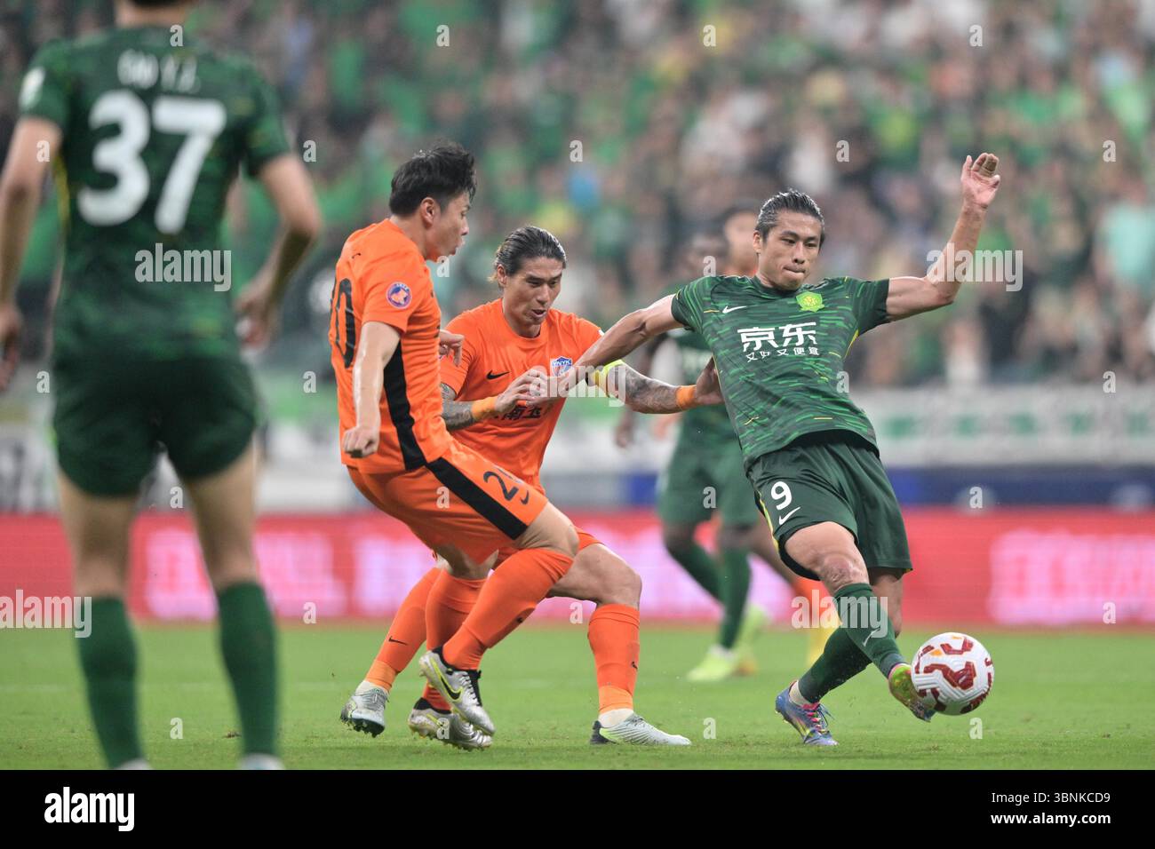 Beijing Guoan Football Club defeated Yunnan Yukun Football Club with 2 ...